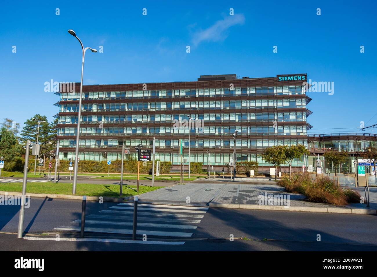 VELIZY-VILLACOUBLAY, FRANCE - OCTOBER 3, 2020: Facade of the Siemens building in Velizy ...