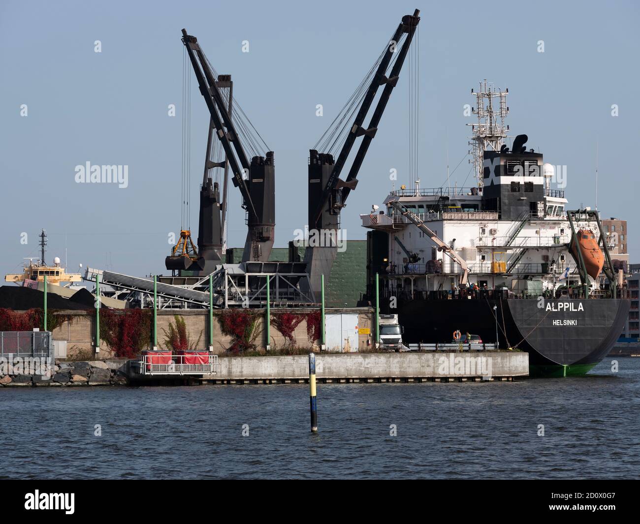 Coal vessel hi-res stock photography and images - Alamy