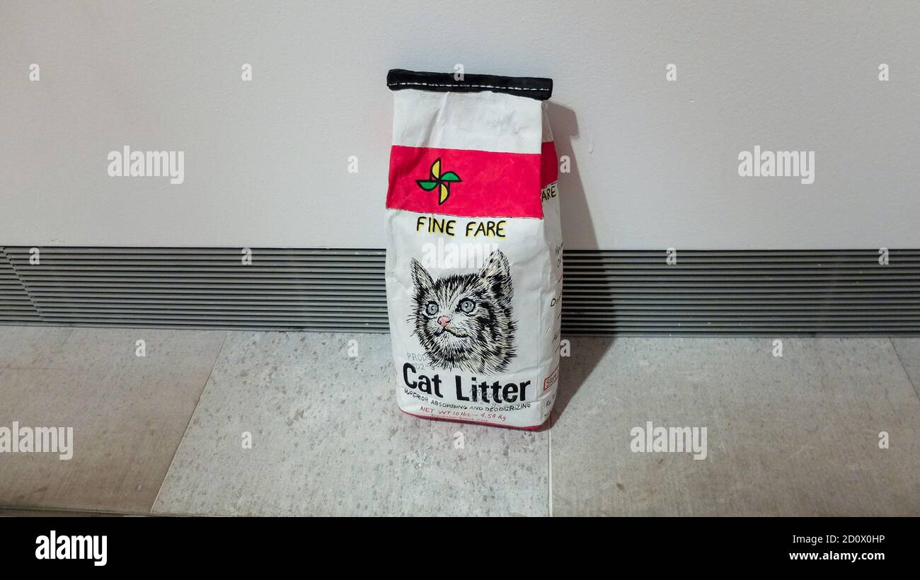 « Cat litter fine art » sculpture of Robert Gober in 1989 Stock Photo ...