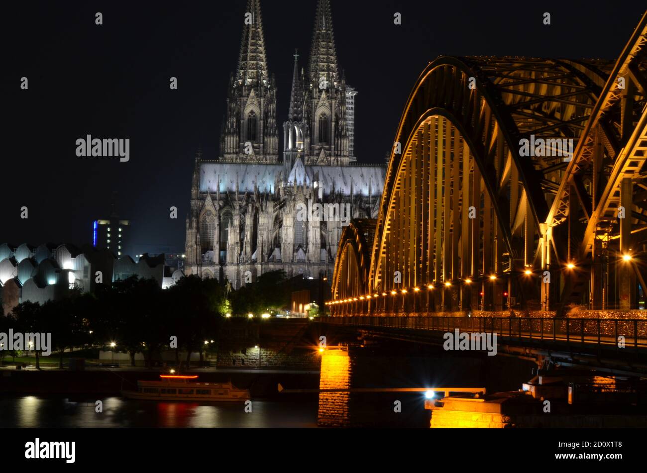 Cologne Cathedral and Hohenzollern Bridge at sunset / nighttime Stock ...