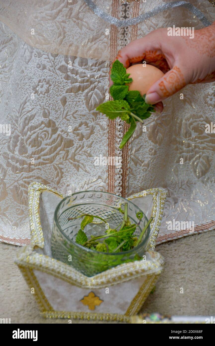 Moroccan wedding. Henna rituals in Morocco. Where the hen's egg is used ...