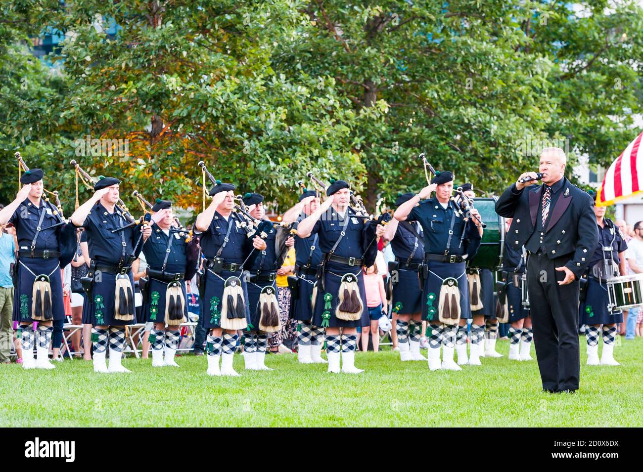 Boston police gaelic column of pipes and drums hi-res stock photography ...