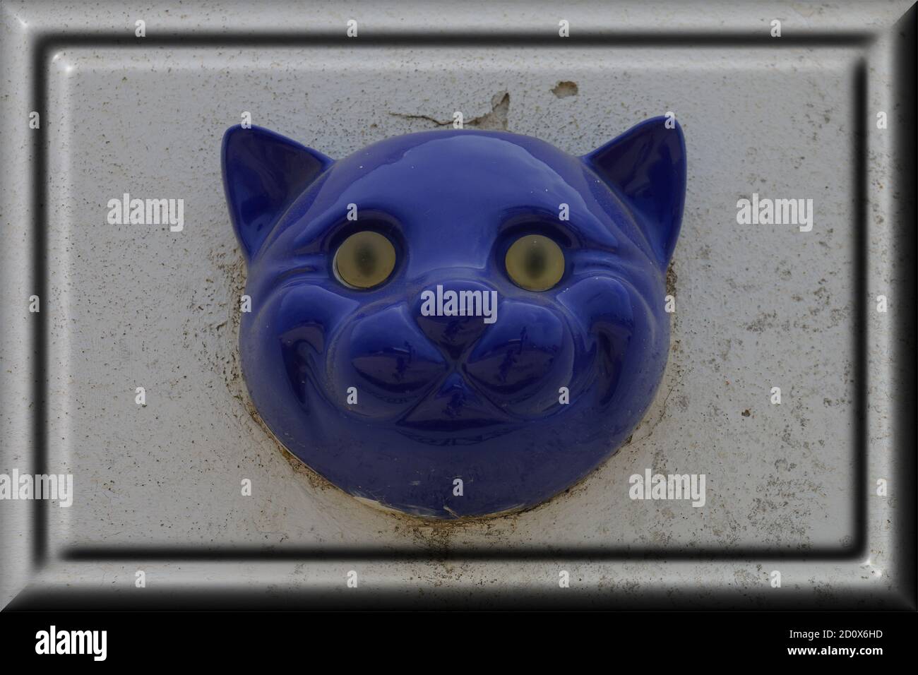3D render. Ceramic Blue Cat Head Tile Stock Photo - Alamy