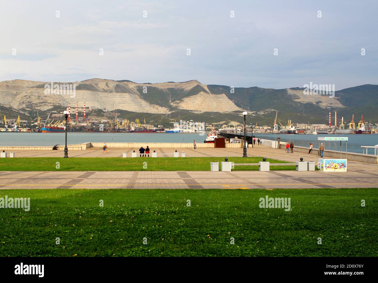 Photo landscape embankment sea hi-res stock photography and images - Alamy