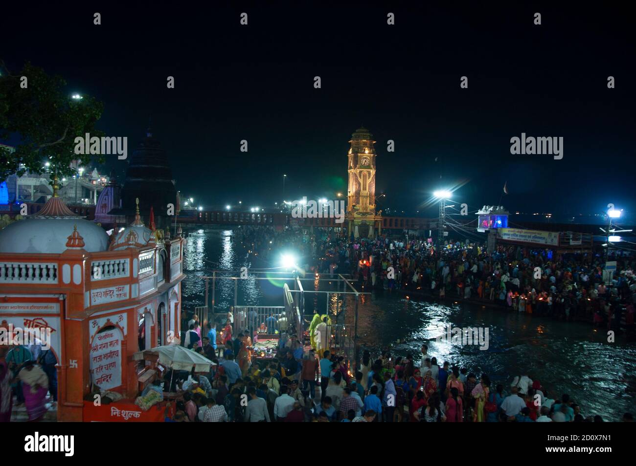 view of har ki pauri ghat haridwar at night Stock Photo - Alamy