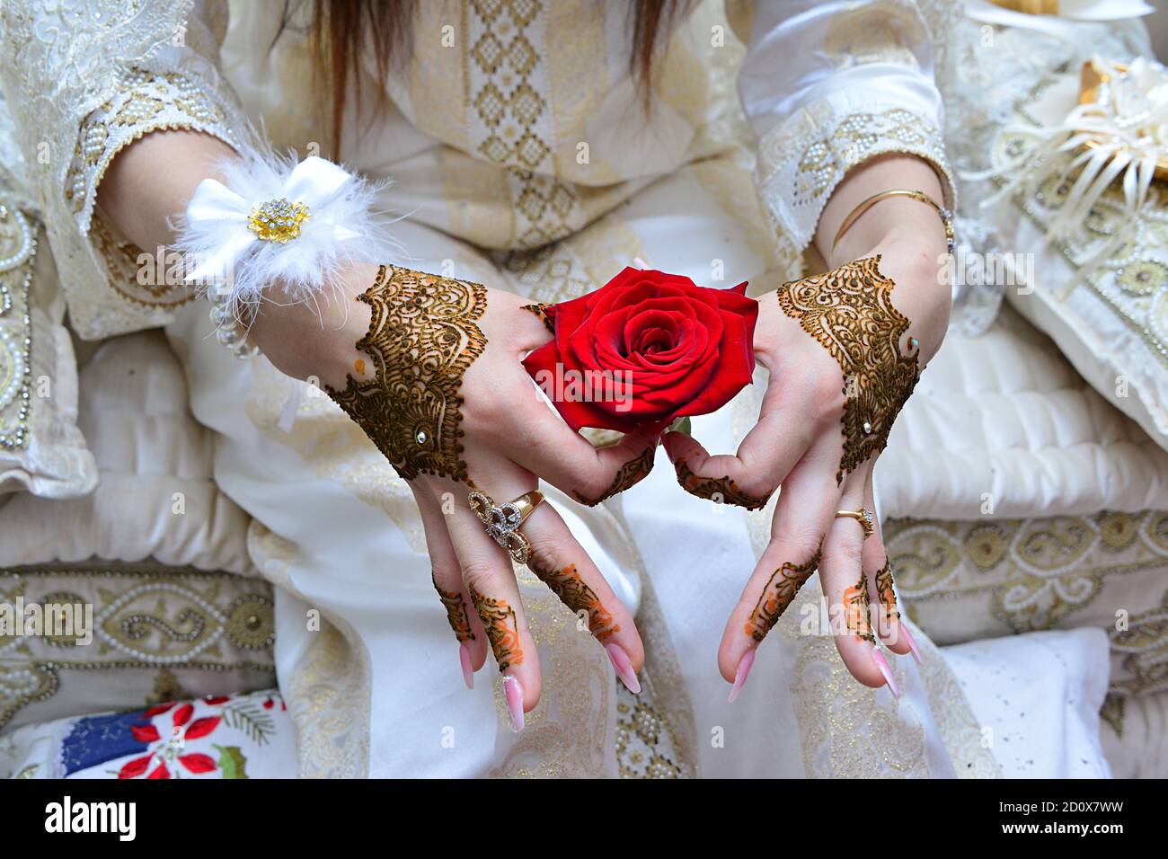 Women hand with red henna Stock Photo - Alamy