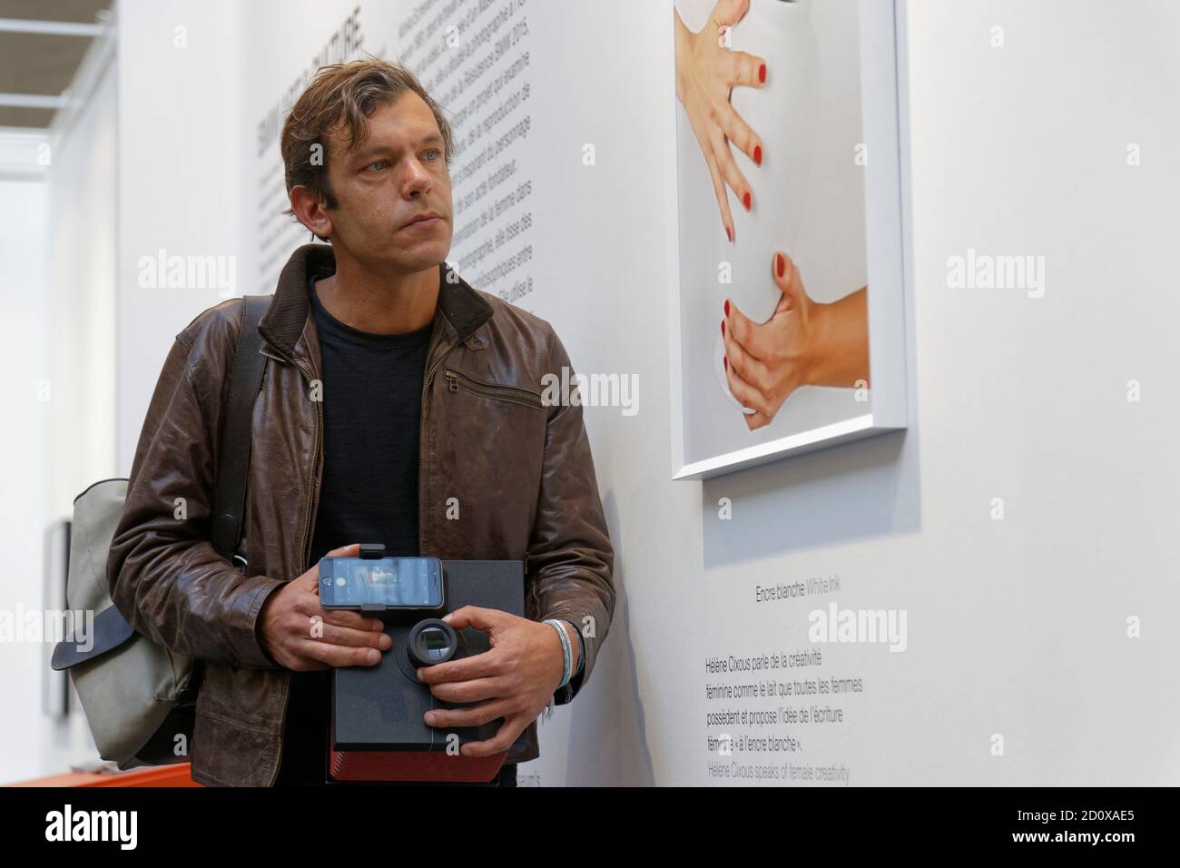 Paris, France. 10th Nov, 2016. Valmont Achalme, luminographer in Le ...