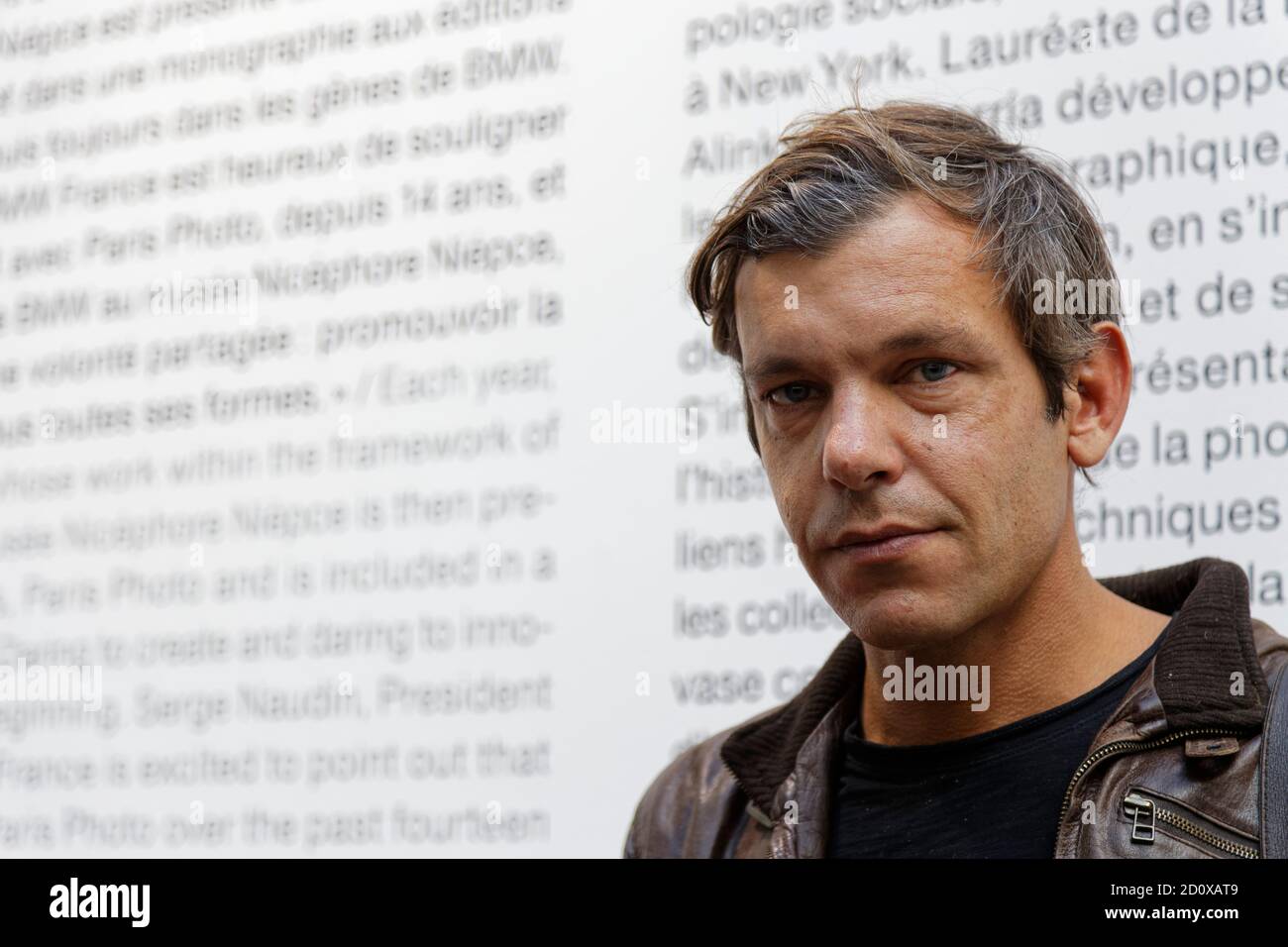 Paris, France. 10th Nov, 2016. Valmont Achalme, luminographer in Le ...