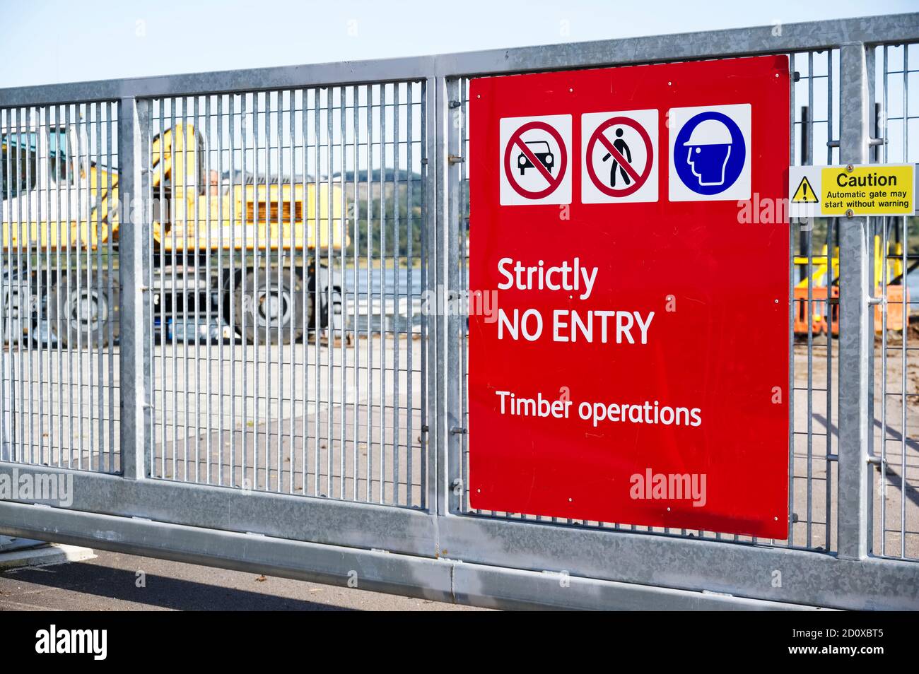 Construction building timber site sign at entrance on gate Stock Photo ...