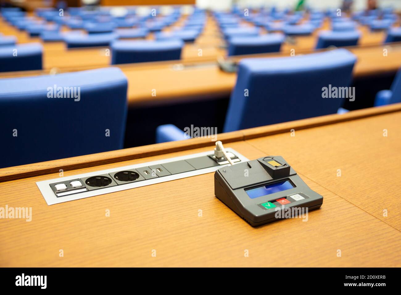 Voting machines hi-res stock photography and images - Alamy