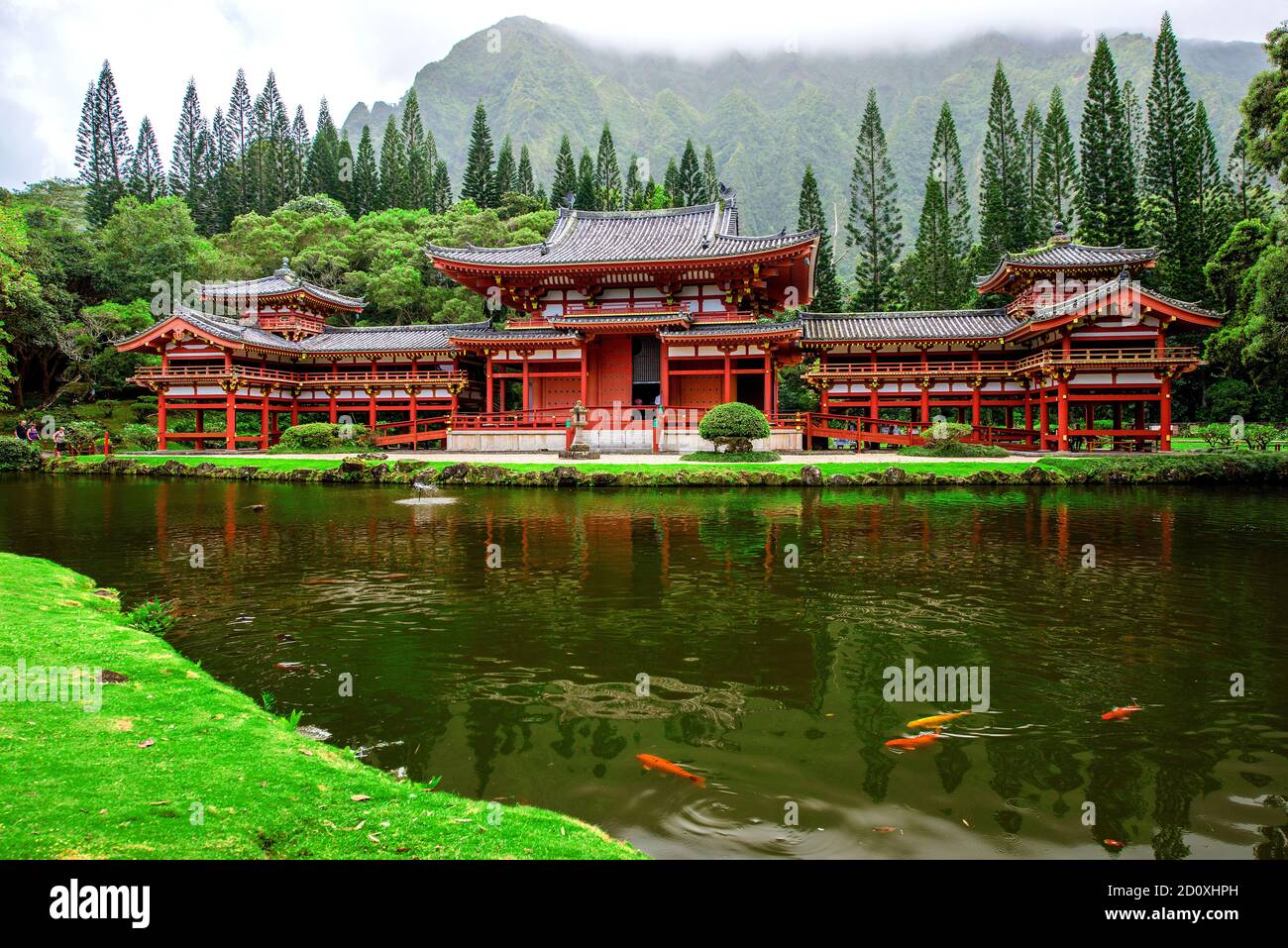 Peaceful Byodo-In Buddist Temple on Oahu in Hawaii in Valley of the ...