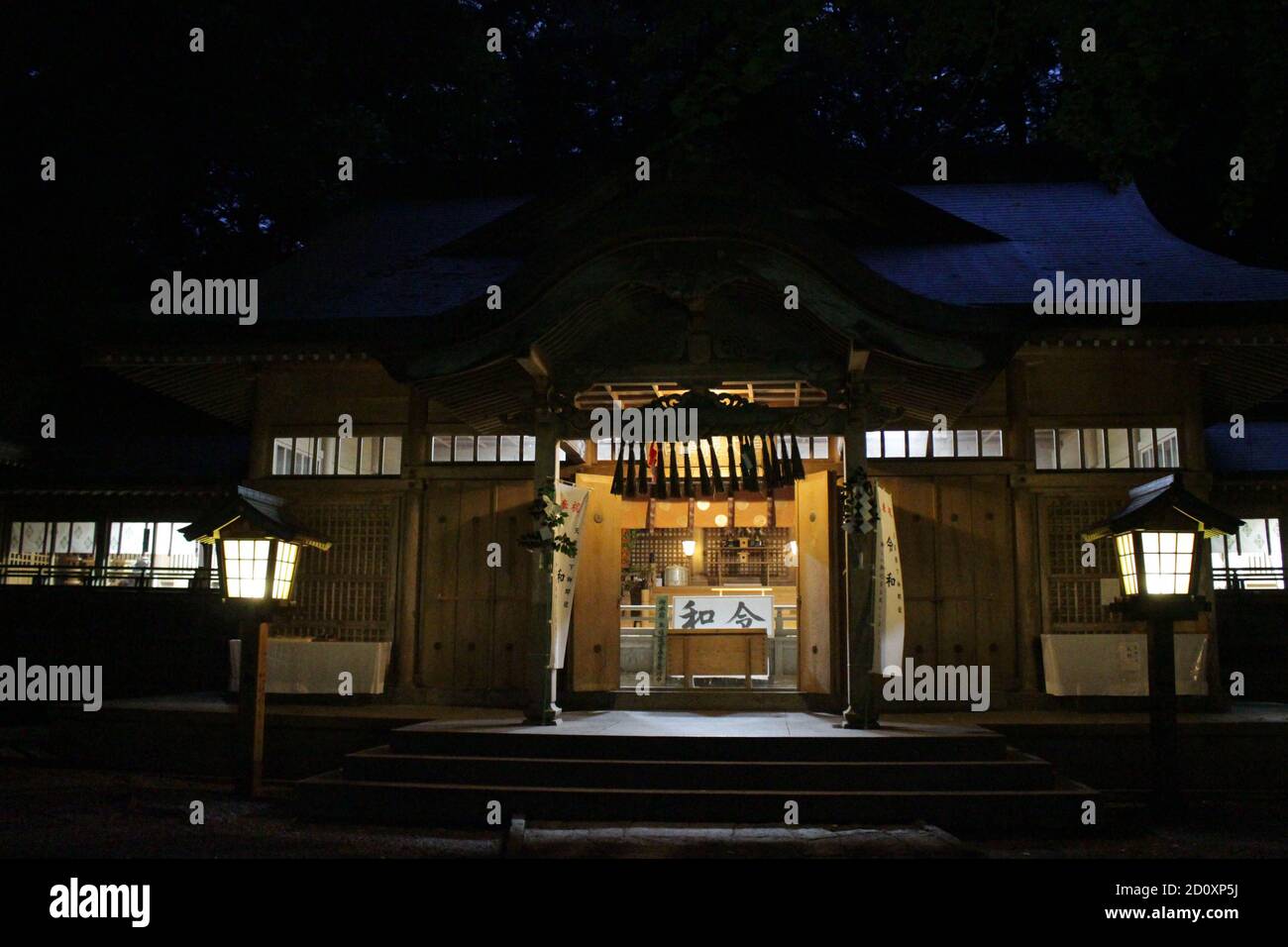 Japanese temple lantern lit night hi-res stock photography and images ...