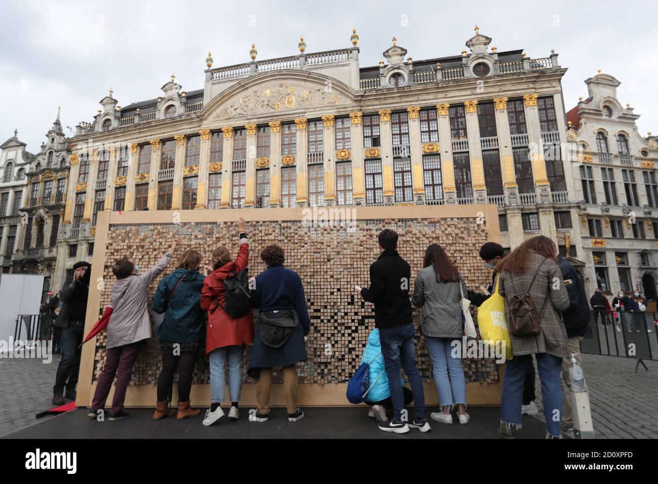 Disappearing wall hi-res stock photography and images - Alamy