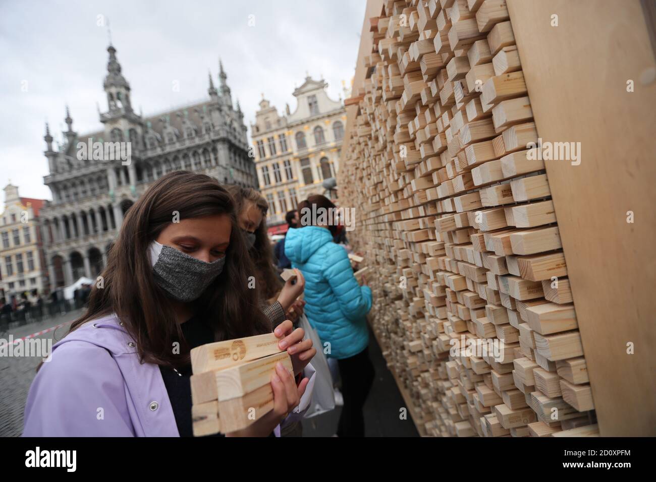 Brussels, Belgium. 3rd Oct, 2020. A woman reads the quotes on a wooden ...