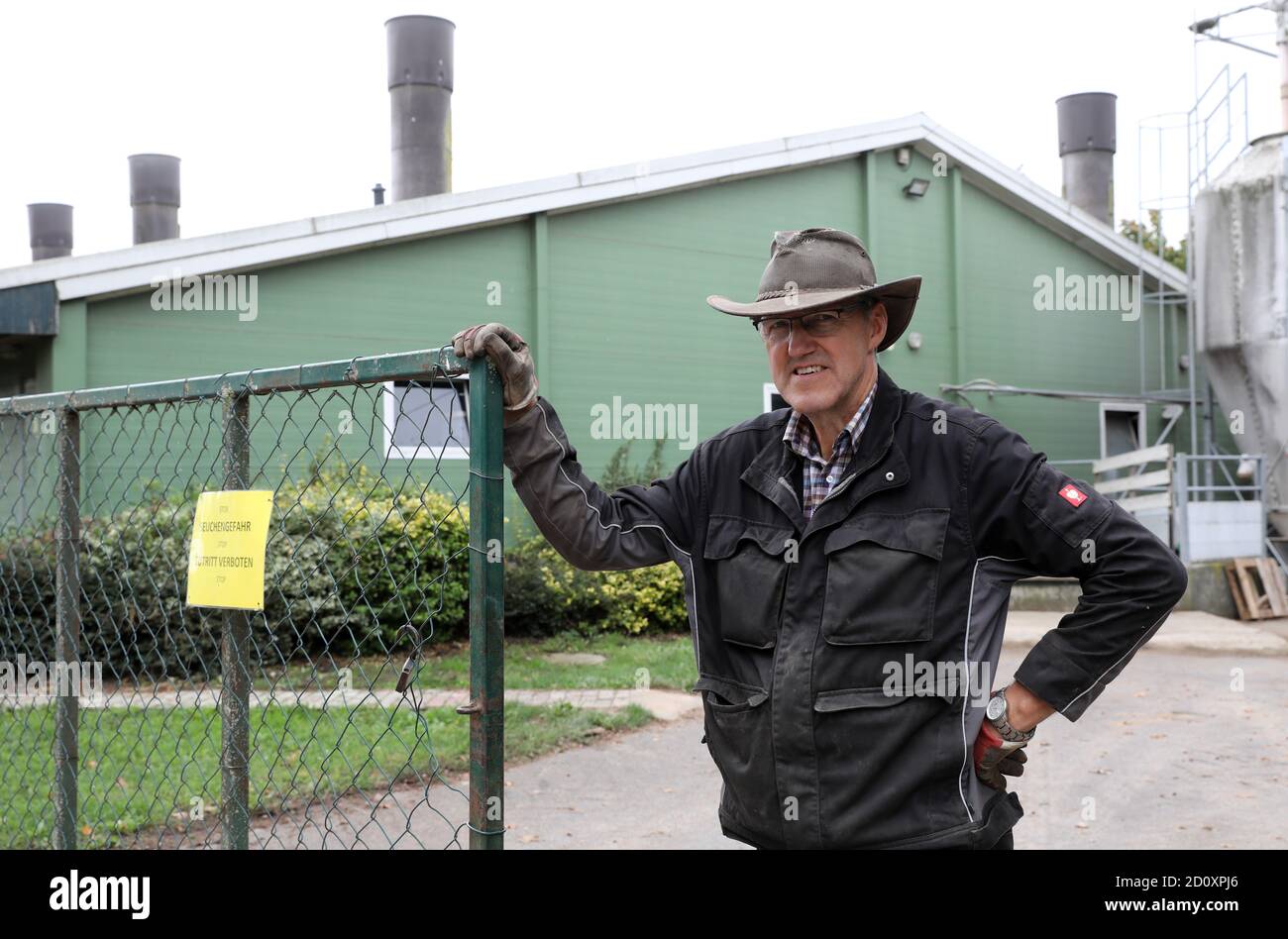 No outsiders sign hi-res stock photography and images - Alamy