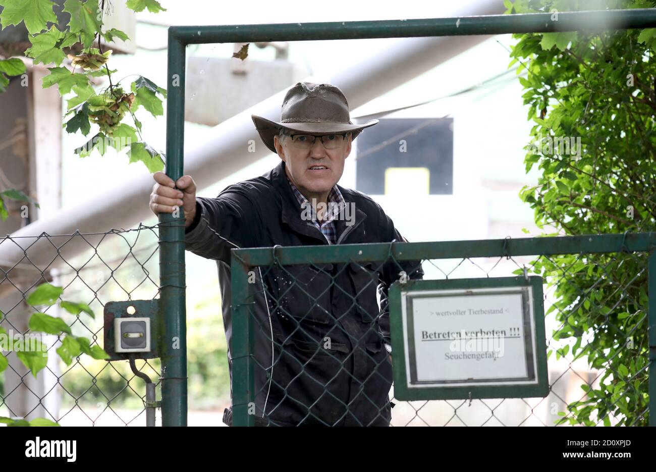 No outsiders sign hi-res stock photography and images - Alamy