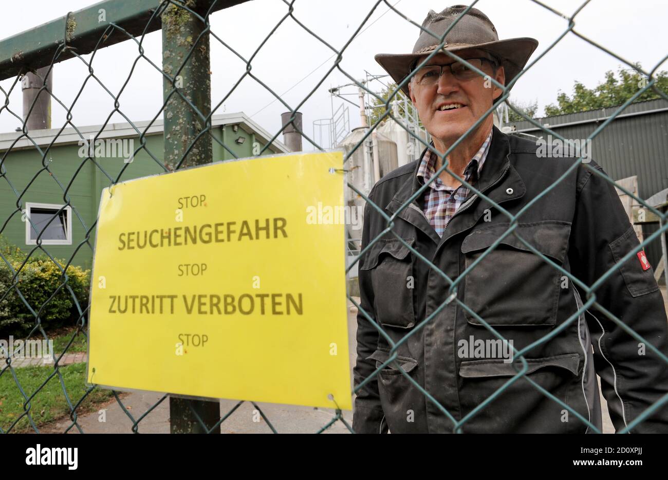 No outsiders sign hi-res stock photography and images - Alamy