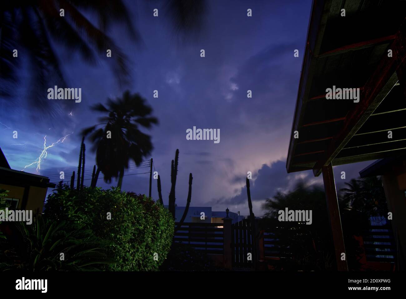 Season and weather hi-res stock photography and images - Alamy