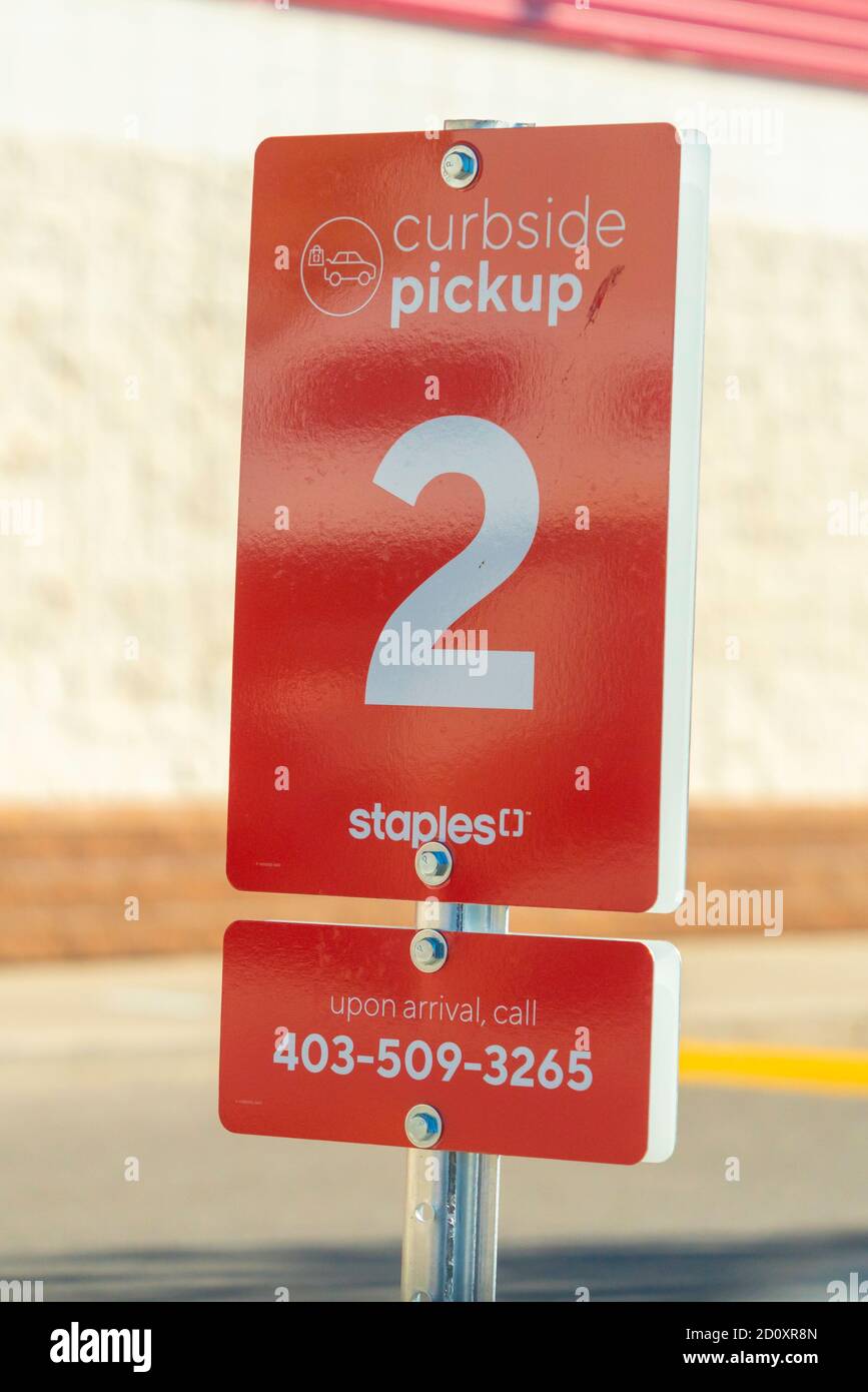 Curbside sign hi-res stock photography and images - Alamy