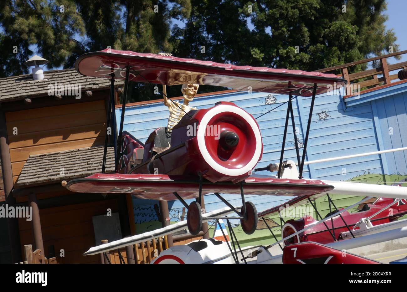 Snoopy red baron hi-res stock photography and images - Alamy