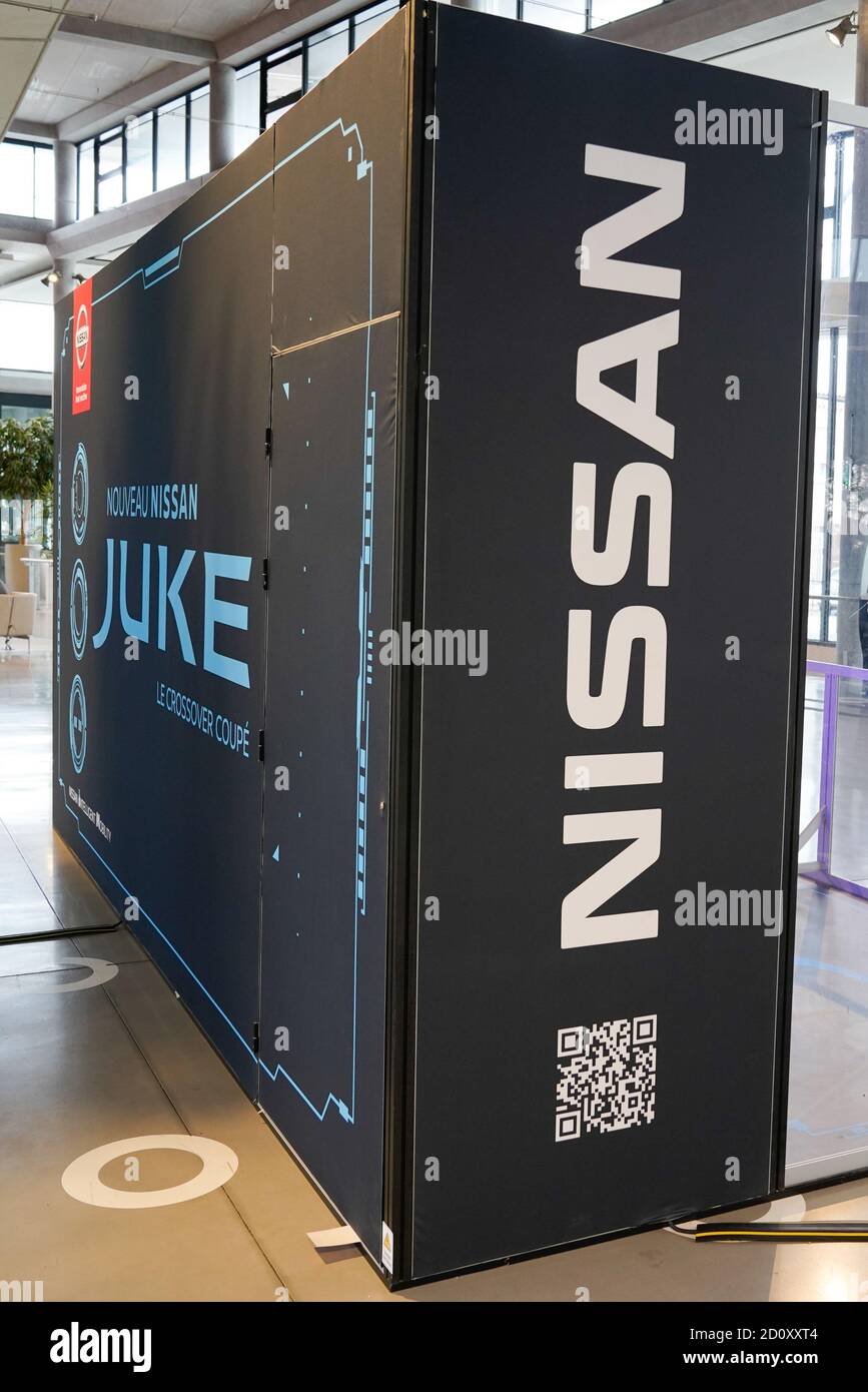 Bordeaux , Aquitaine / France - 10 01 2020 : Nissan juke logo and text ...