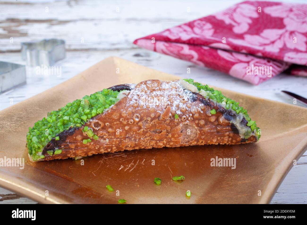 Cannolo, the typical Sicilian pastry on a gold plate Stock Photo - Alamy
