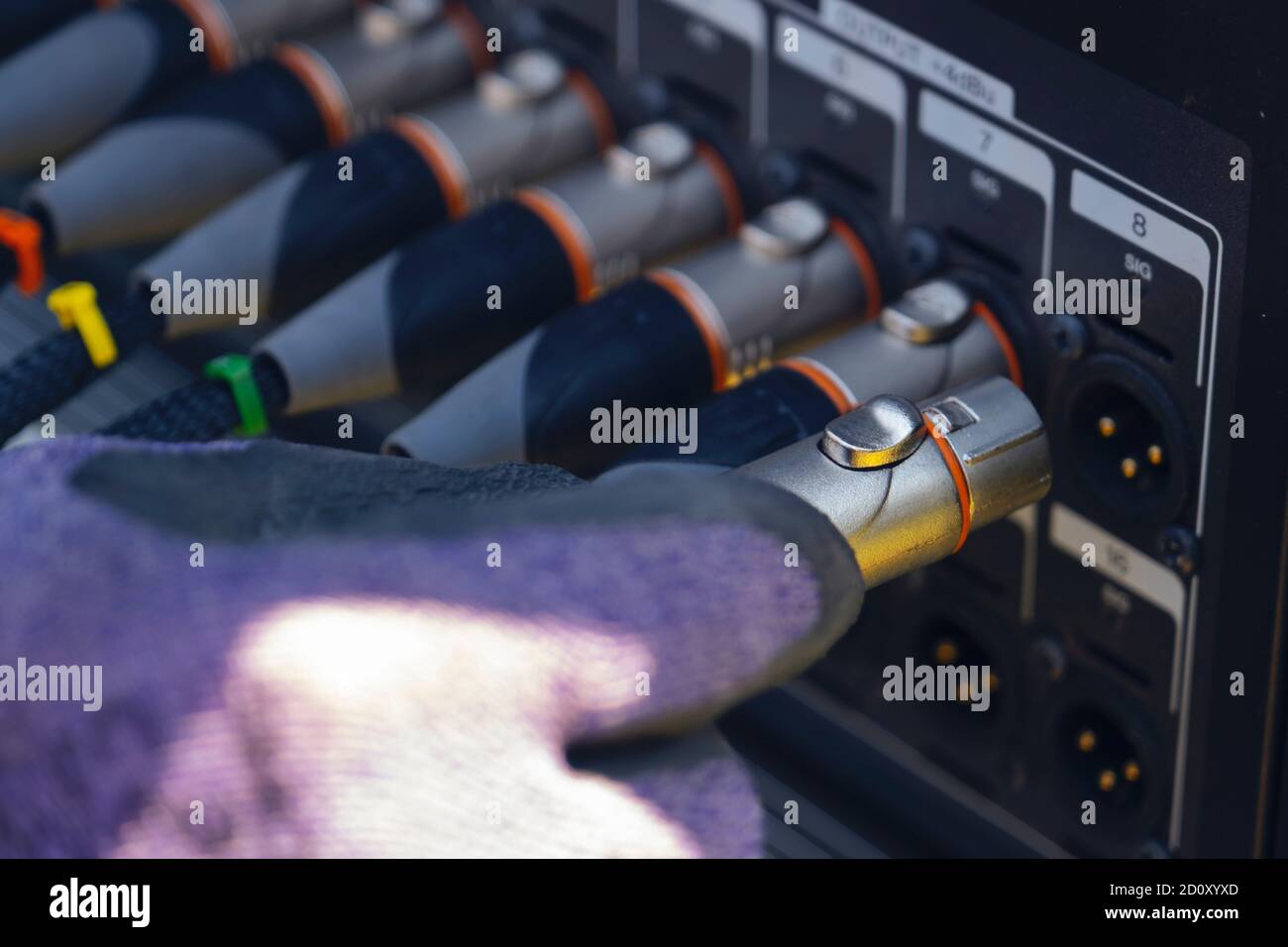 Cable system hi-res stock photography and images - Alamy