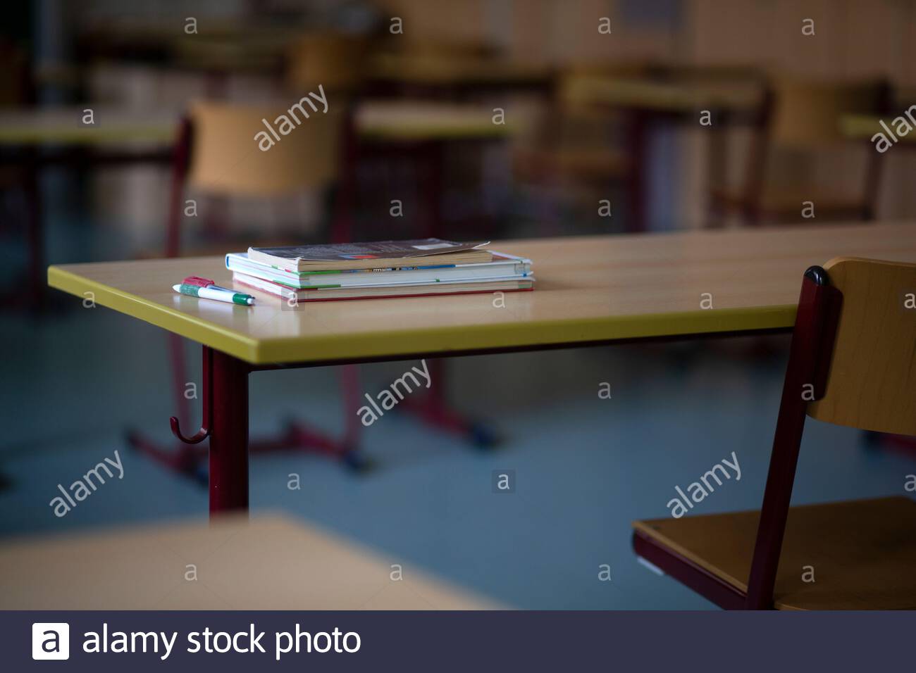 German textbooks in a school hi-res stock photography and images - Alamy