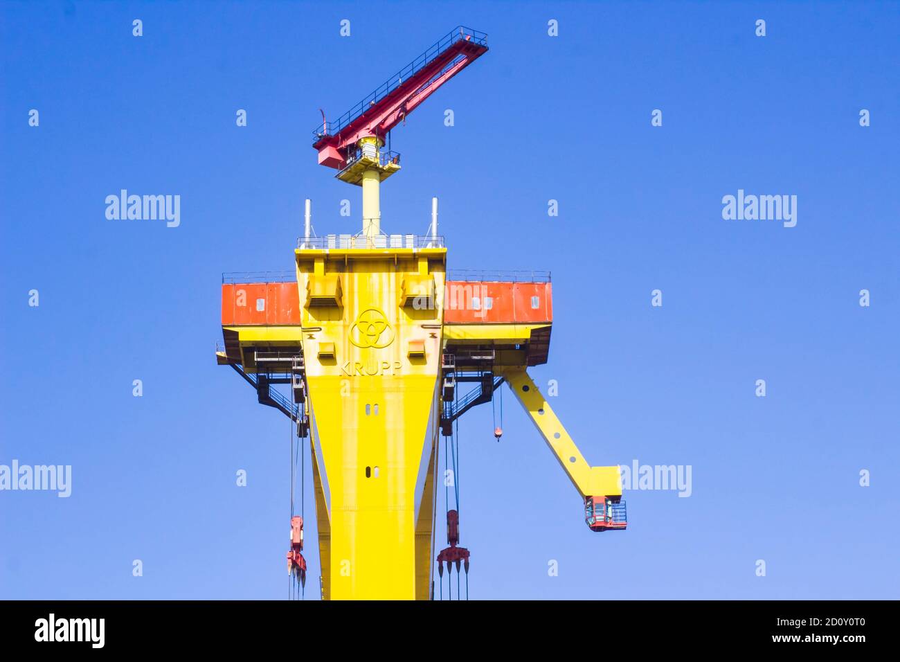 Tall steel girder structure hi-res stock photography and images - Alamy