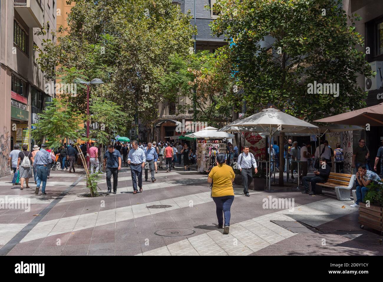 Santiago chile street hi-res stock photography and images - Alamy