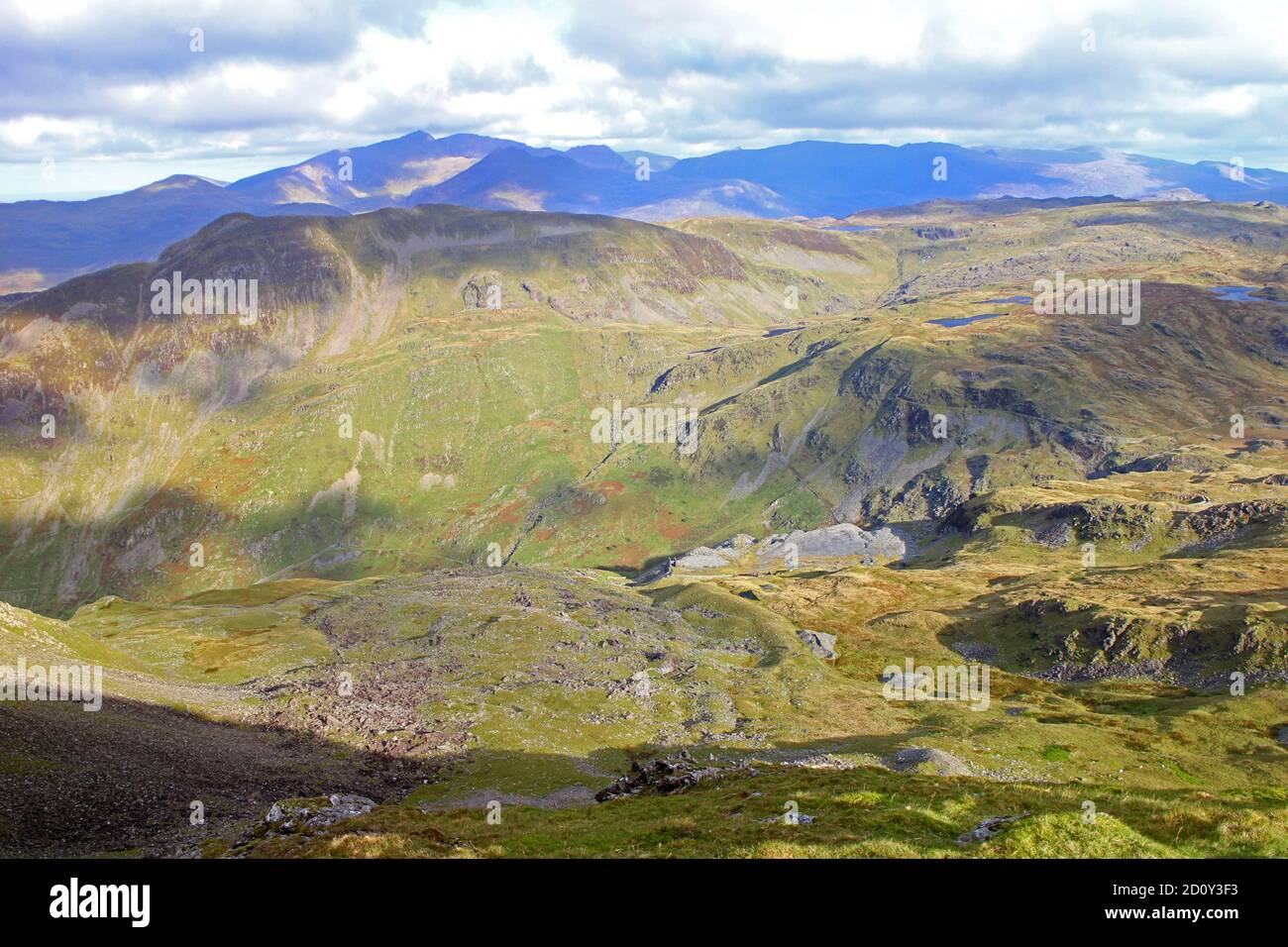 Croesor slate quarry and surrounding Snowdonia mountain views Stock ...
