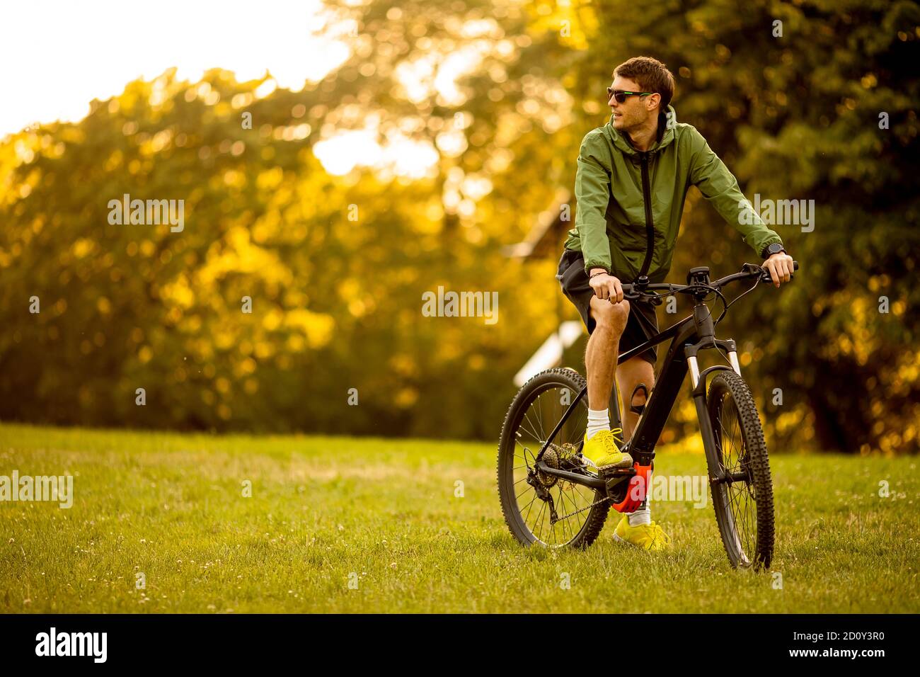 Black cyclist ebike hi-res stock photography and images - Alamy