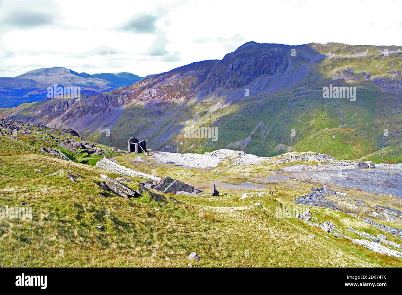 Croesor slate quarry and surrounding Snowdonia mountain views Stock ...