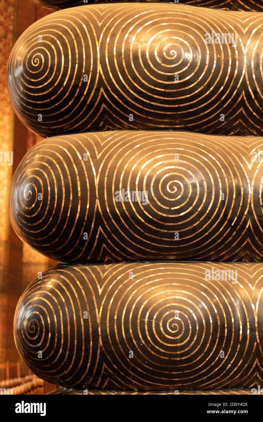 Wat Pho - the Temple of the Reclining Buddha, Bangkok, Thailand ...