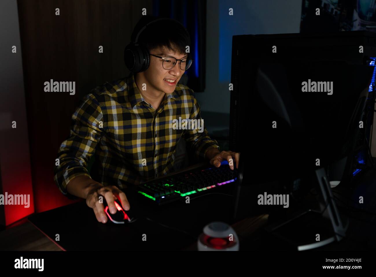 Asian guy playing pc game hi-res stock photography and images - Alamy
