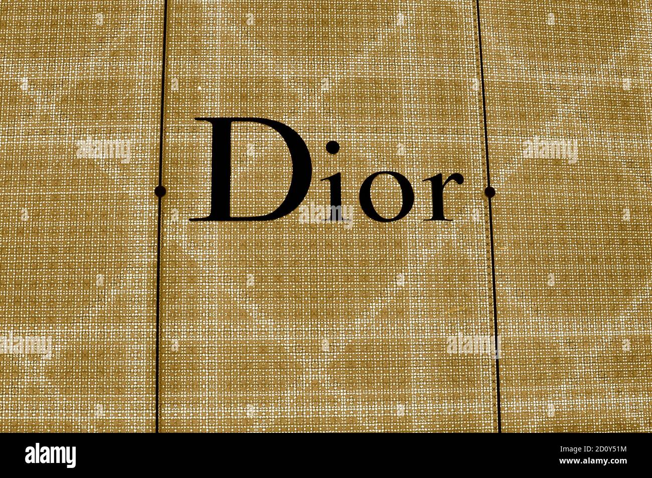 Dior display window hi-res stock photography and images - Alamy