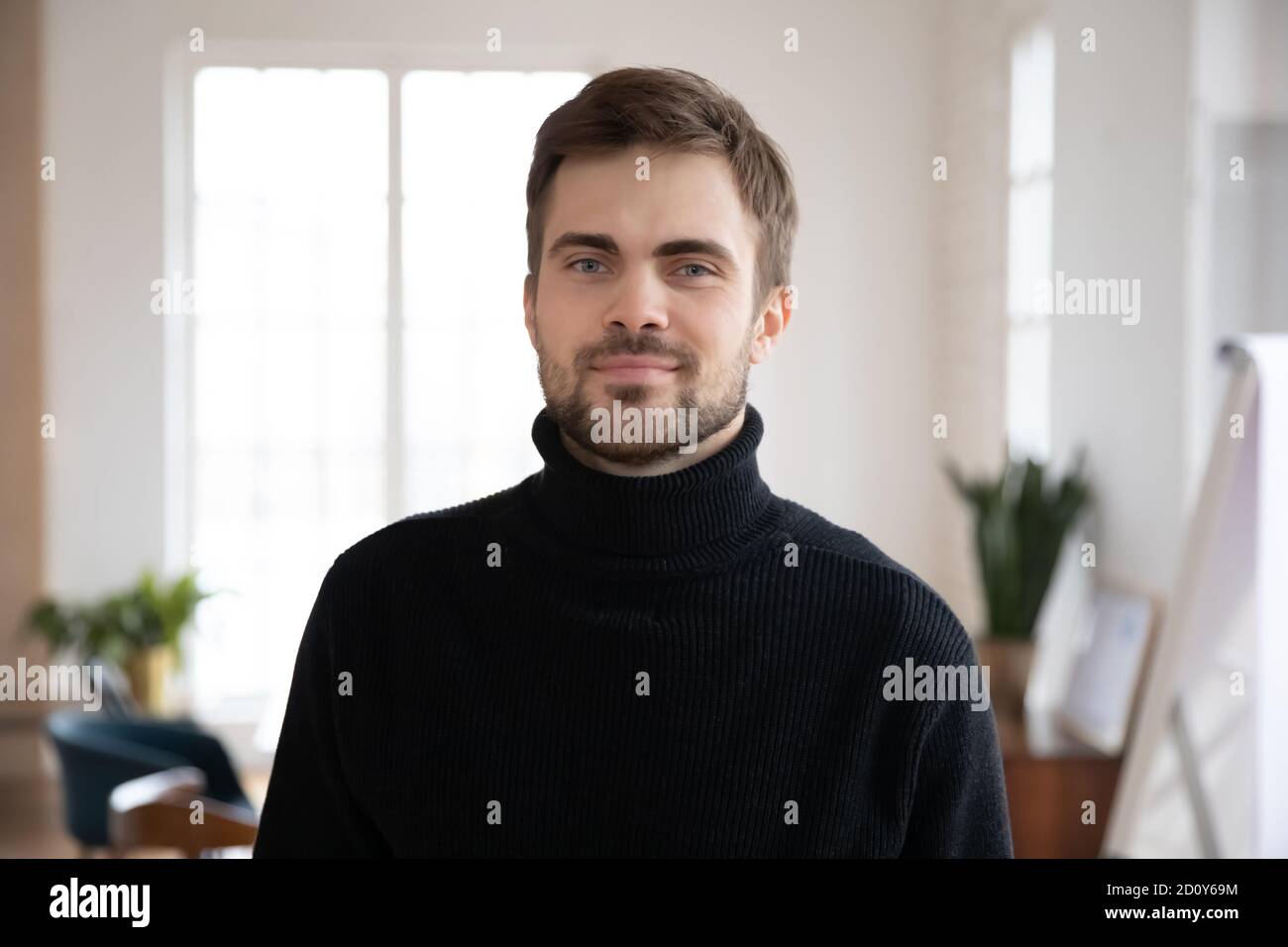 Office profile shot hi-res stock photography and images - Alamy