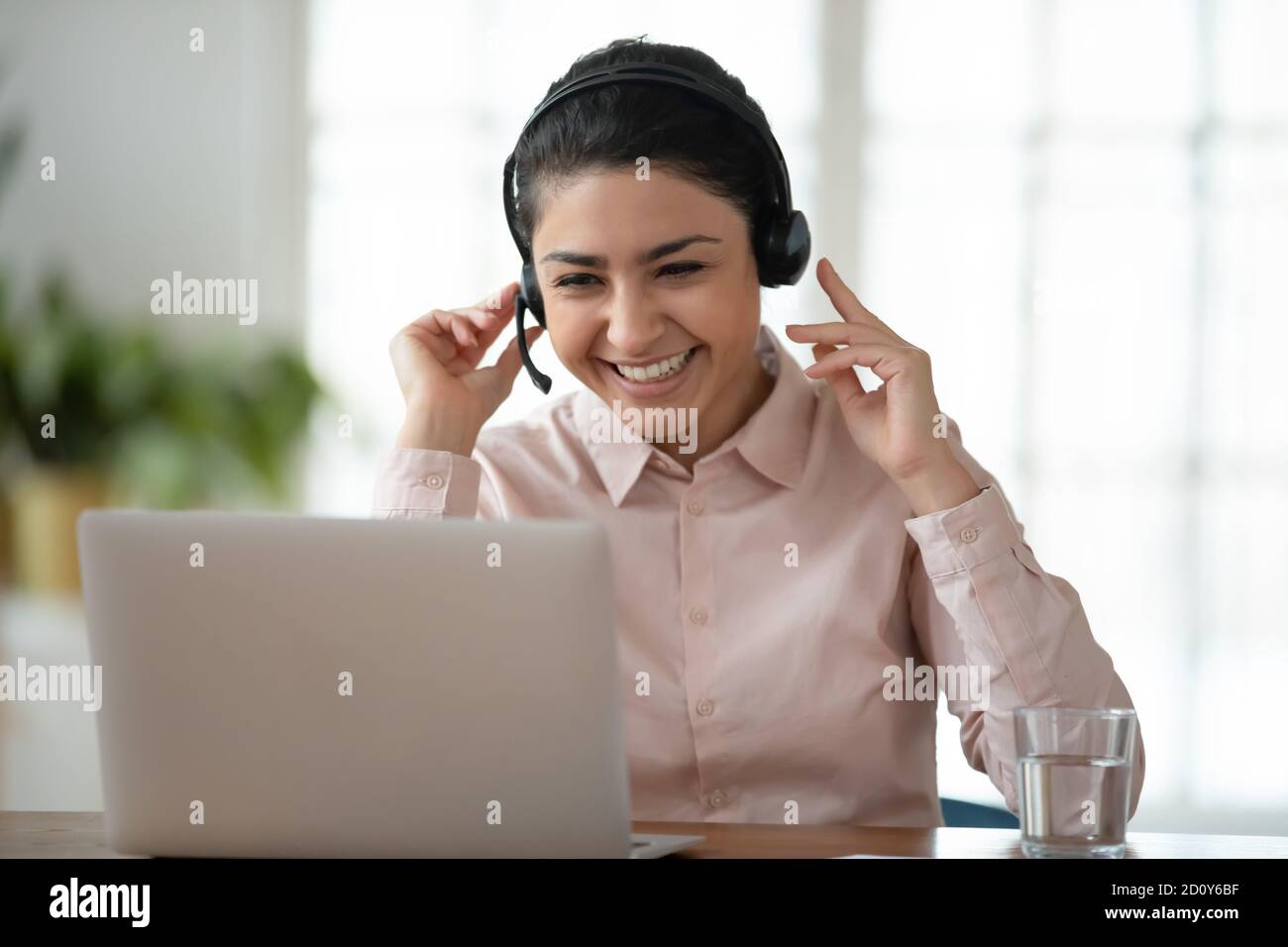 Female employee talk on video hi-res stock photography and images - Alamy