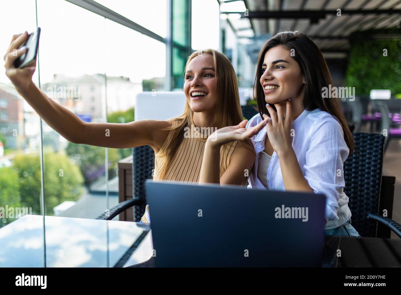 Free coworking space hi-res stock photography and images - Alamy