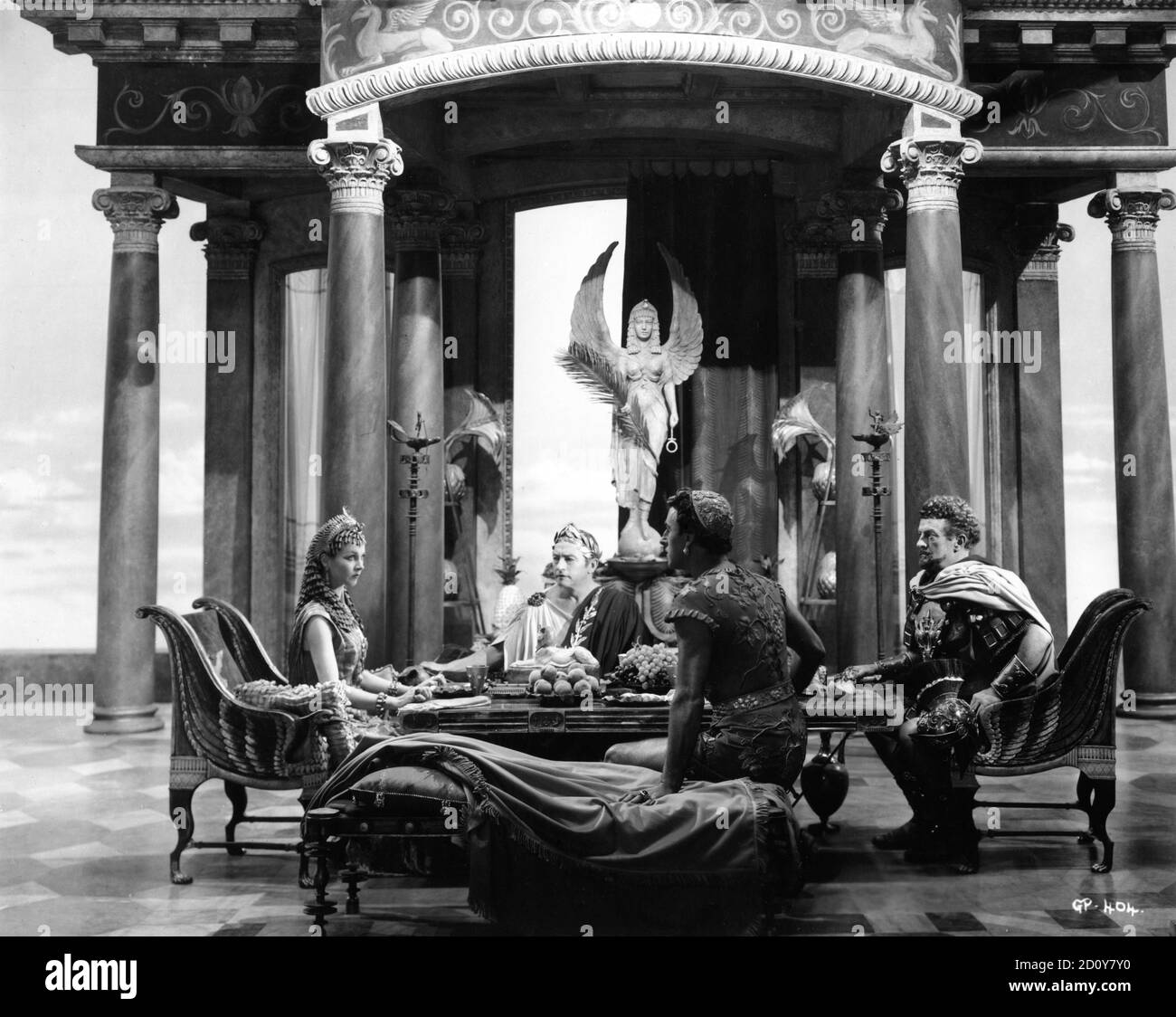 Caesar and cleopatra 1945 granger hi-res stock photography and images ...