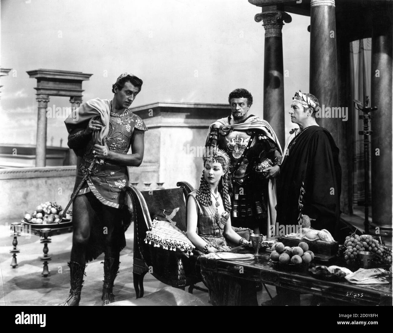 Caesar and cleopatra 1945 granger hi-res stock photography and images ...