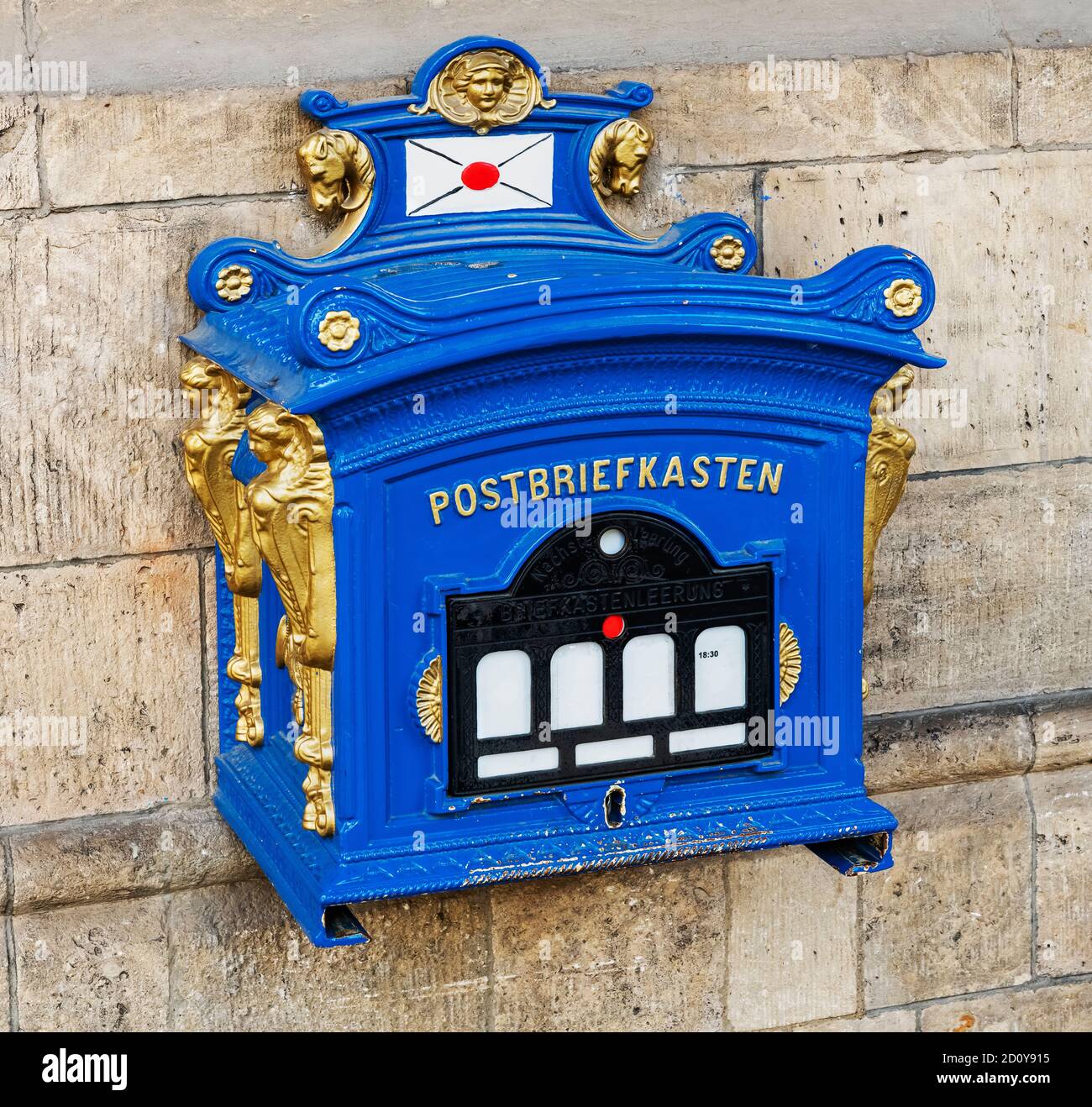 Letterbox format hi-res stock photography and images - Alamy