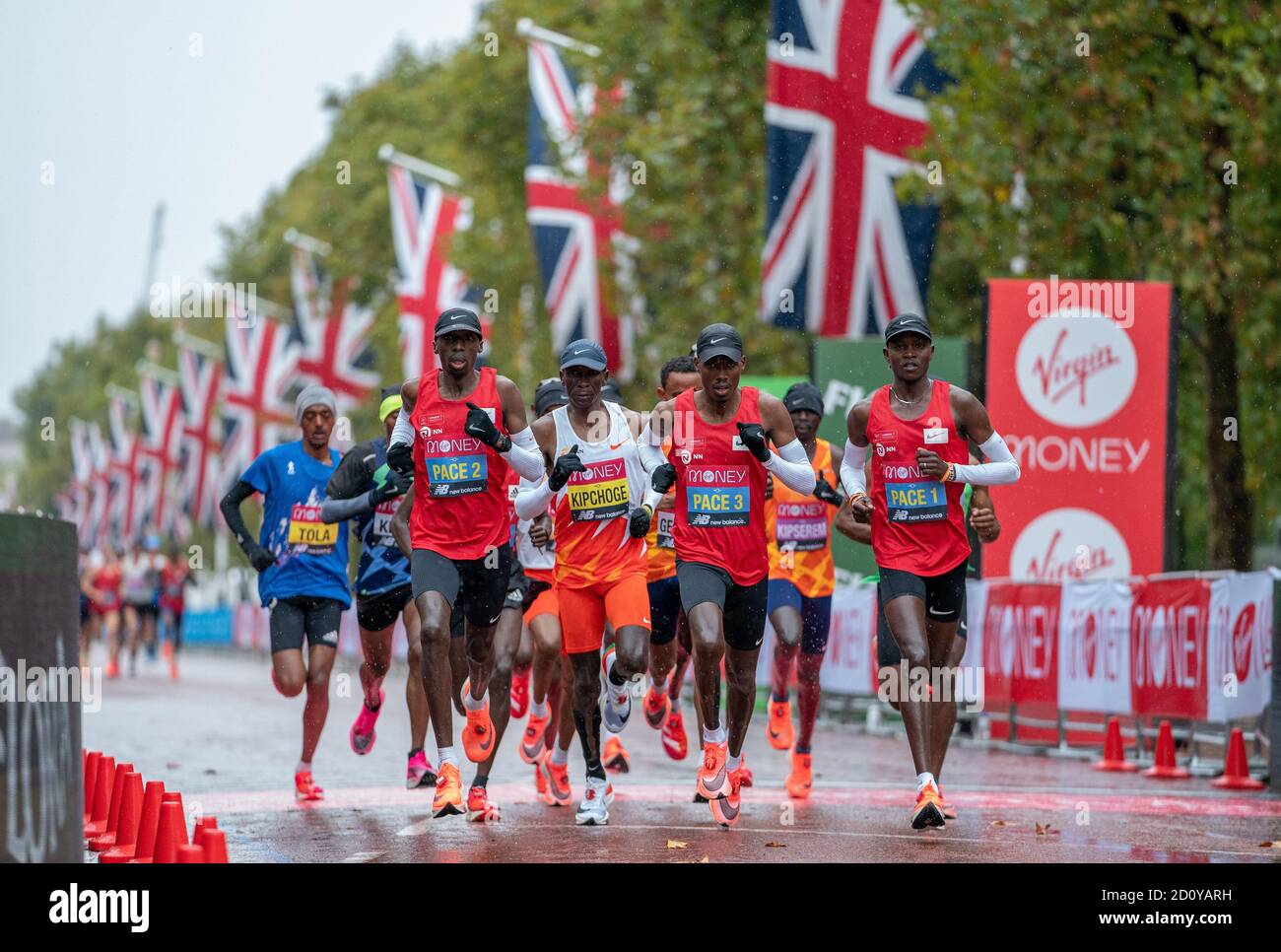 Kenya's Eliud Kipchoge and the lead runners competing in the Elite Men ...