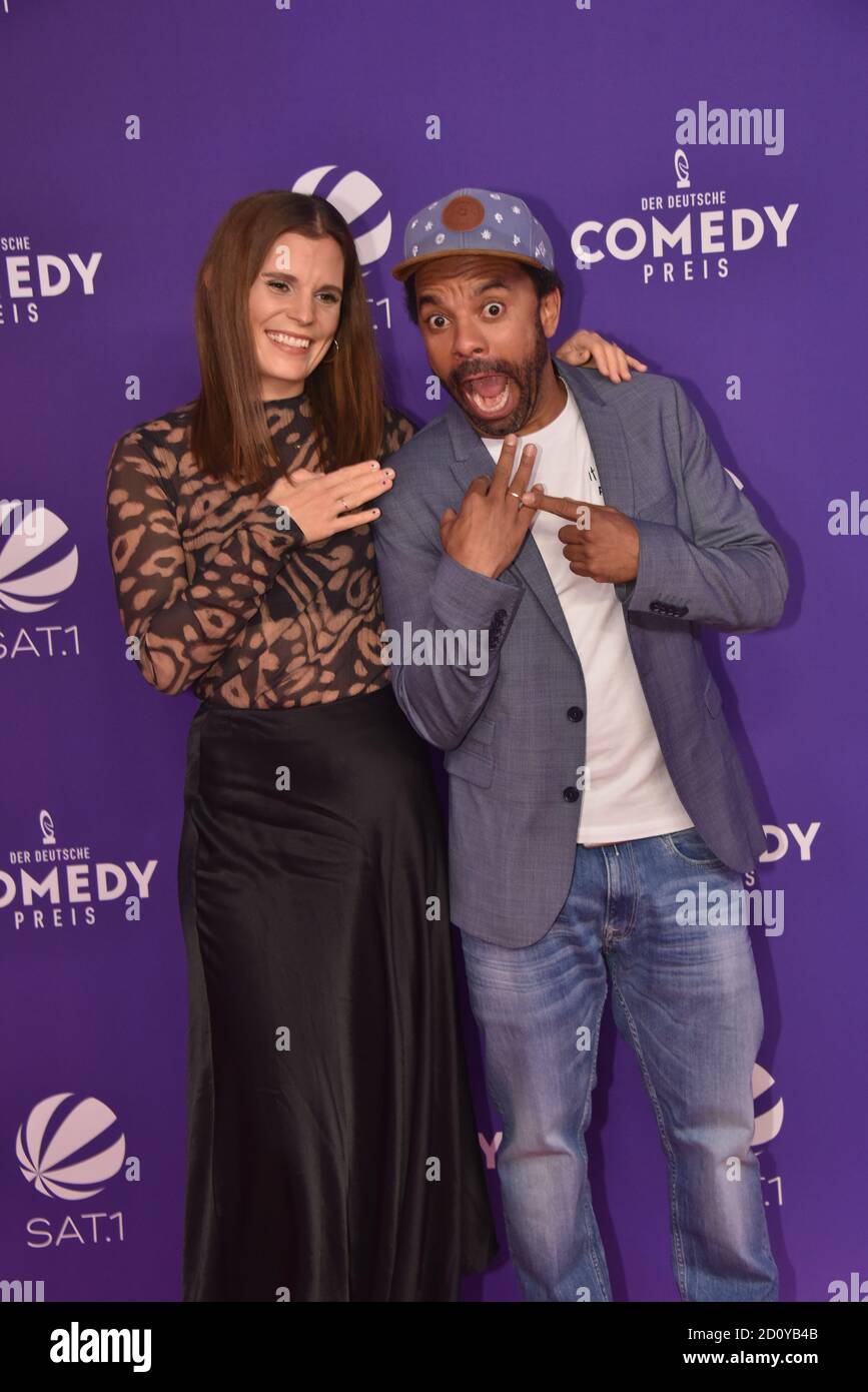 Cologne, Germany. 02nd Oct, 2020. Simon Pearce with his wife Lisa comes ...