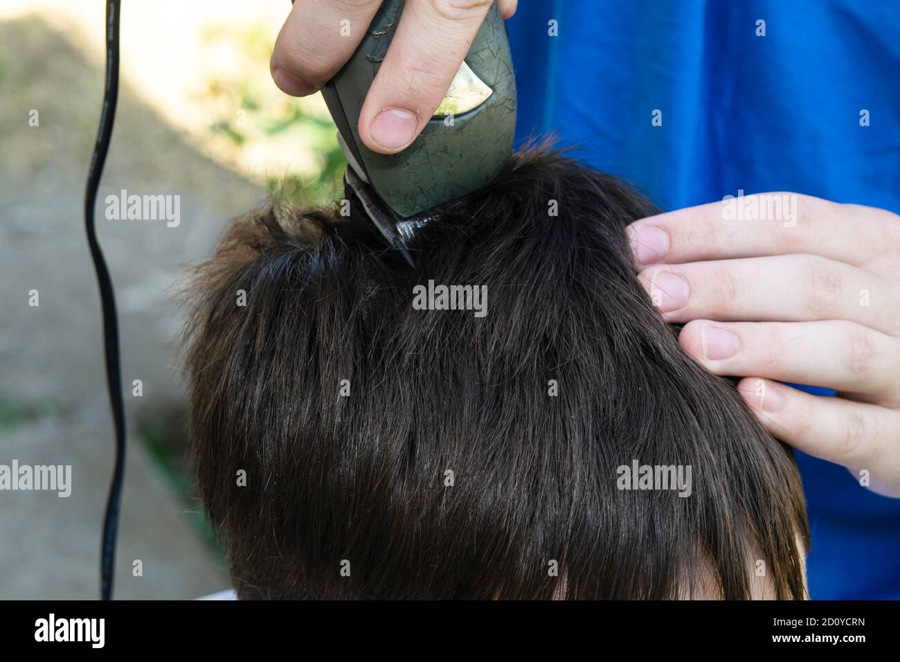 Barber hand cutting hair boy barber hi-res stock photography and images ...