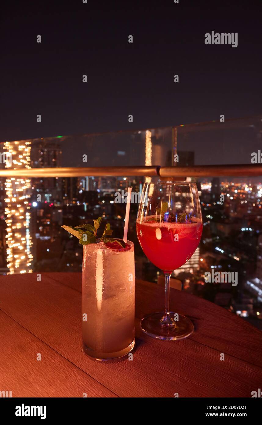 Night cocktail aerial hi-res stock photography and images - Alamy