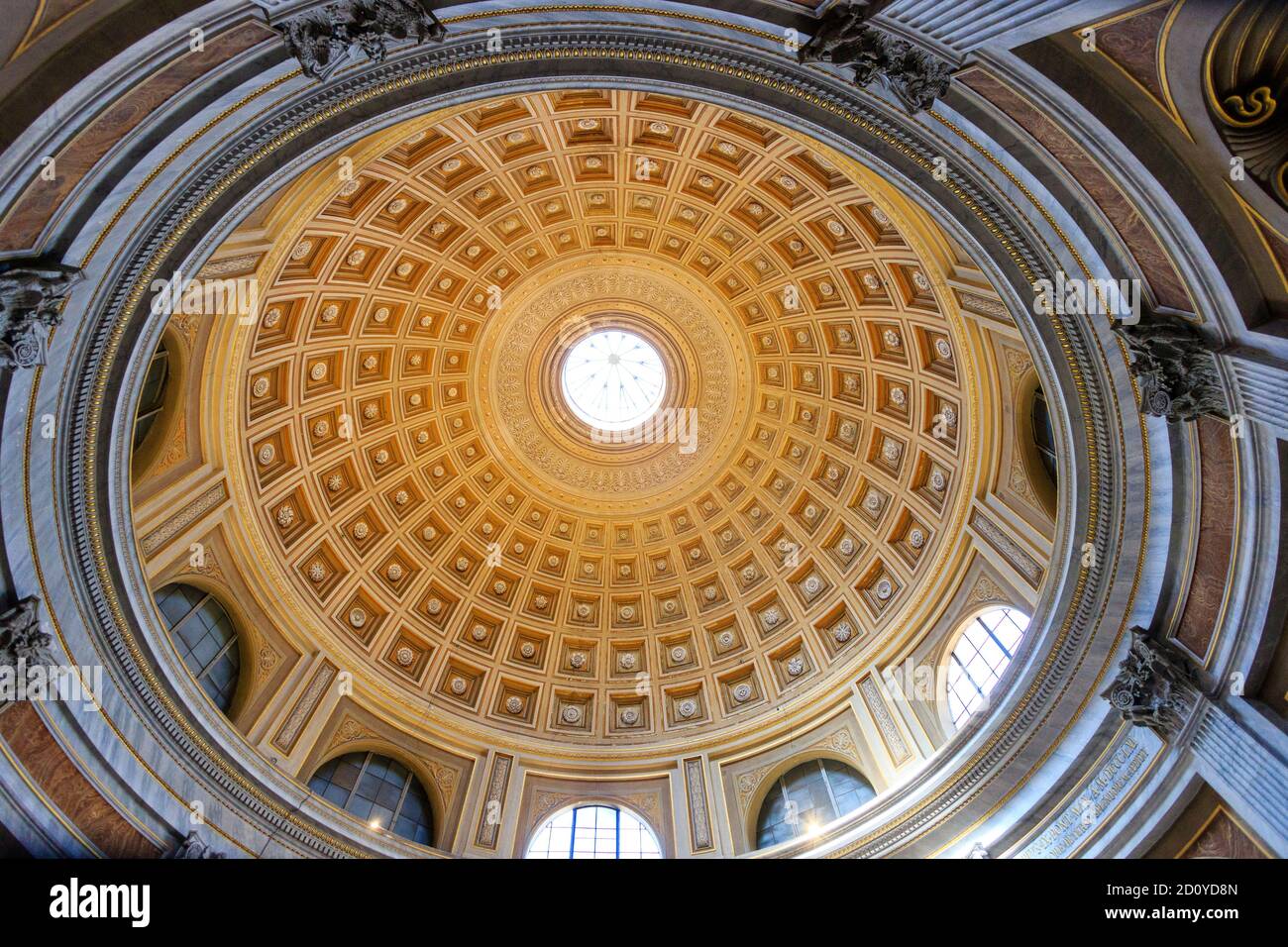 Round room in vatican museum hi-res stock photography and images - Alamy