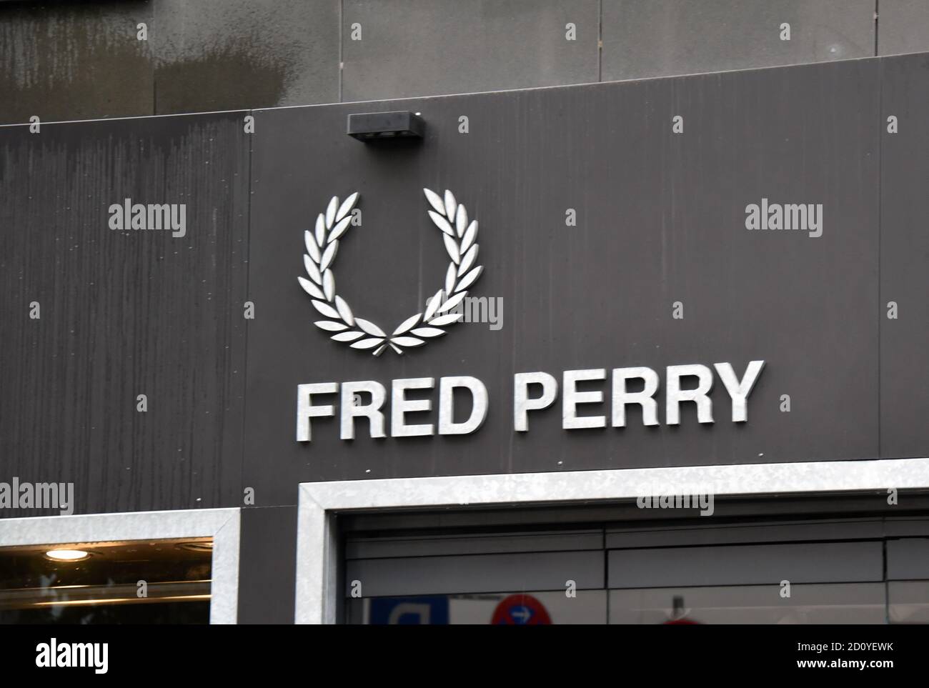 Fred perry logo hi-res stock photography and images - Alamy
