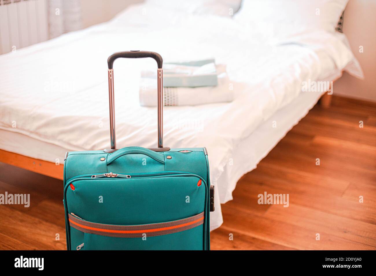Overflowing suitcase hi-res stock photography and images - Alamy