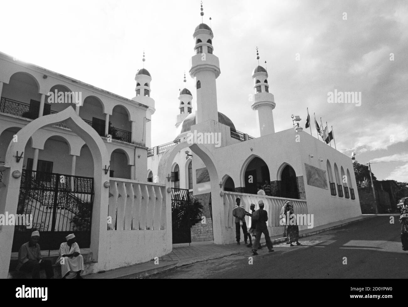 Grandes Comores: The Mosque and Mausoleum in Mitsamiouli on Anjouan ...